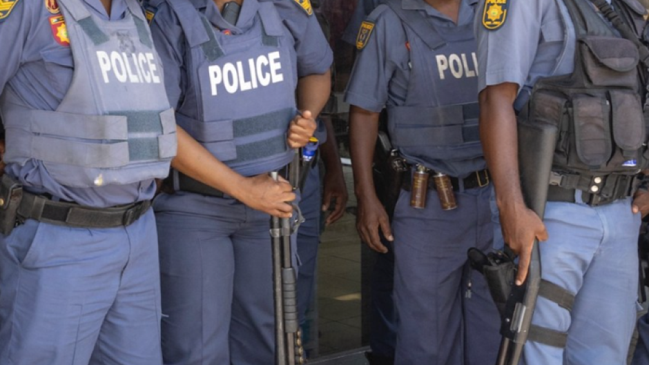 Anti-Gang Unit police officers flee Westbury after being attacked - eNCA